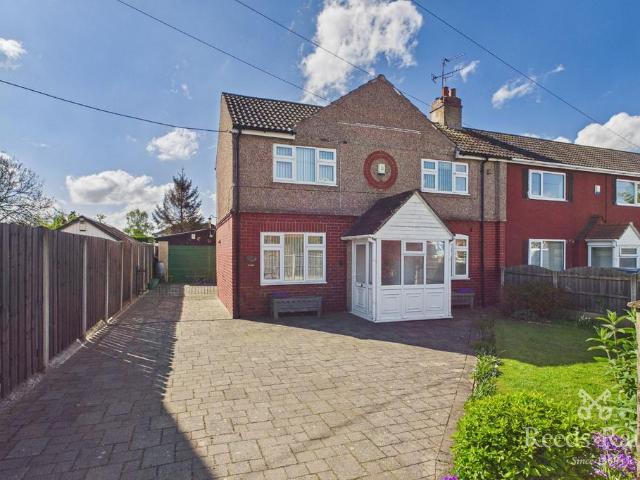 3 bedroom end of terrace house for sale