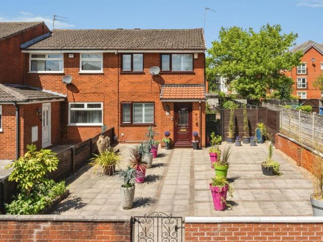 3 bedroom end of terrace house for sale