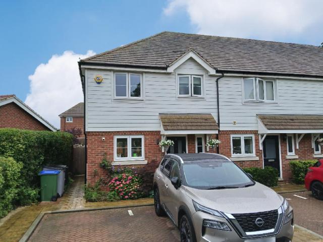 3 bedroom end of terrace house for sale