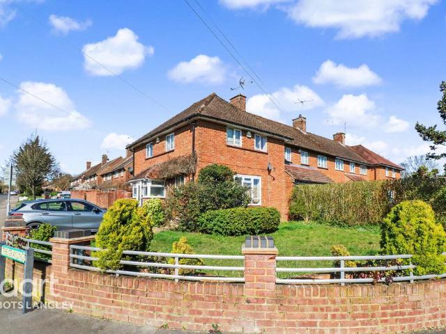 3 bedroom end of terrace house for sale