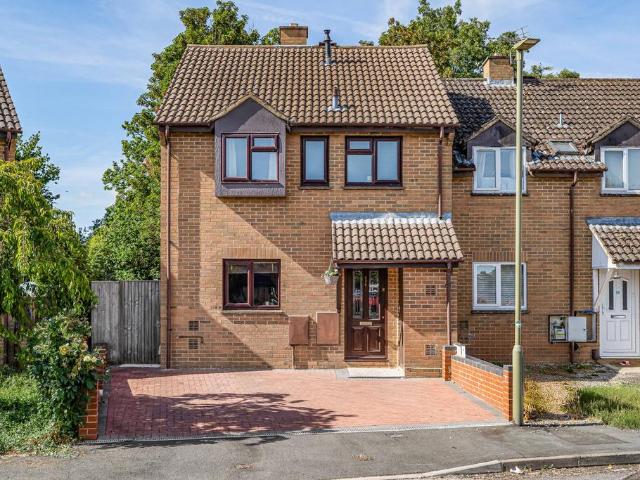 3 bedroom end of terrace house for sale