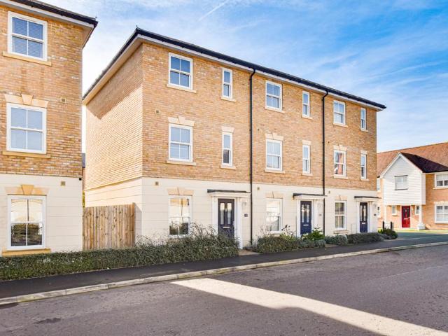 3 bedroom end of terrace house for sale