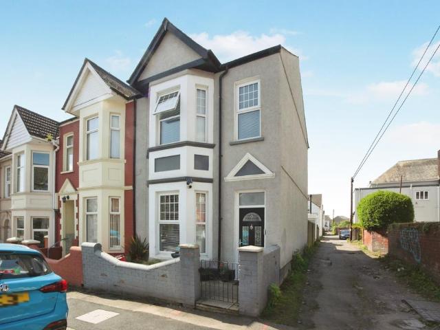 3 bedroom end of terrace house for sale