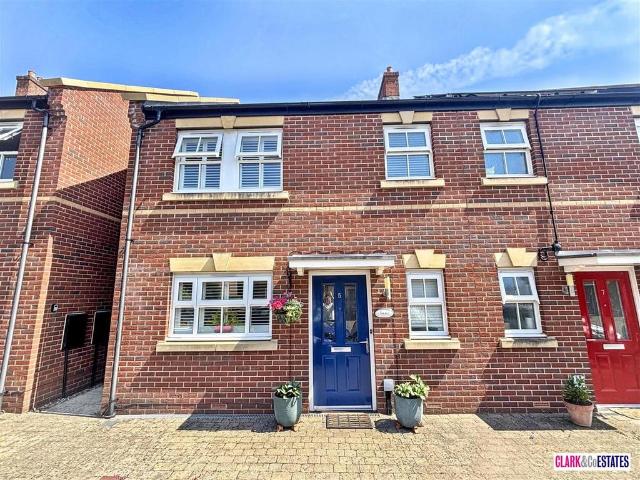 3 bedroom end of terrace house for sale