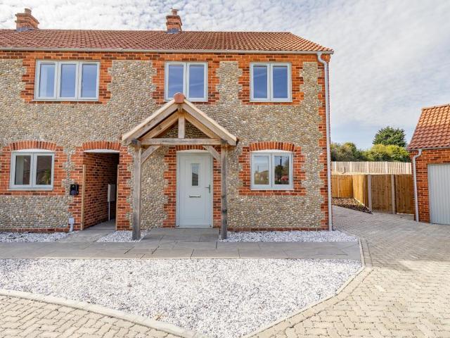 3 bedroom end of terrace house for sale