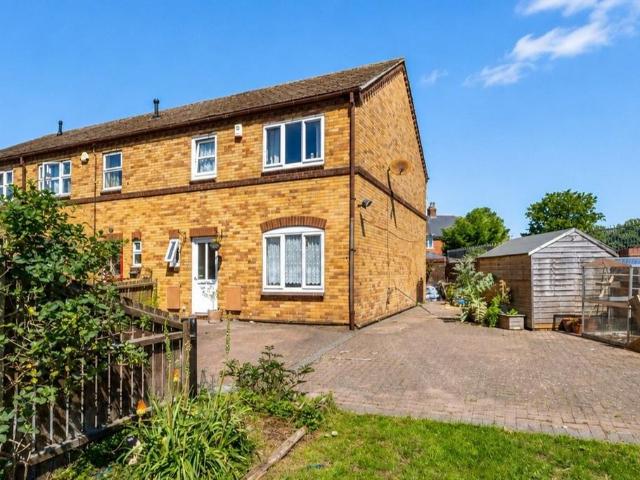 3 bedroom end of terrace house for sale