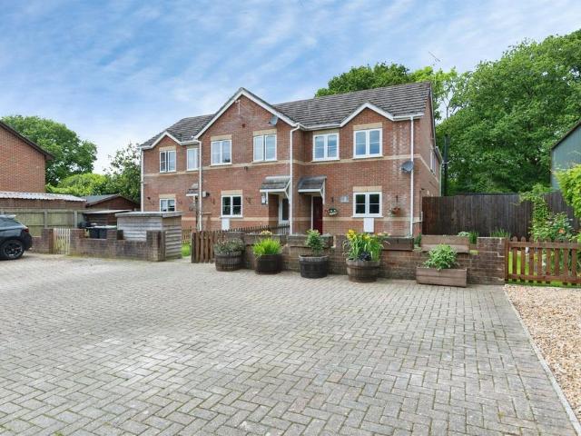 3 bedroom end of terrace house for sale
