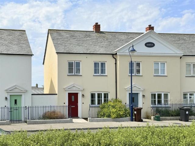 3 bedroom end of terrace house for sale