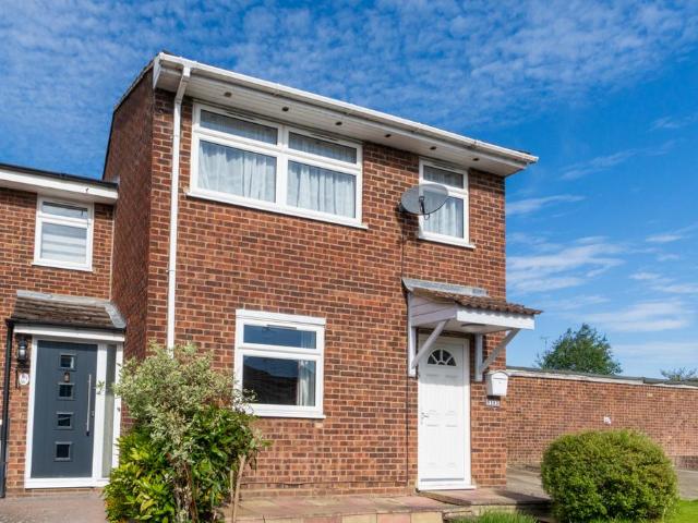 3 bedroom end of terrace house for sale