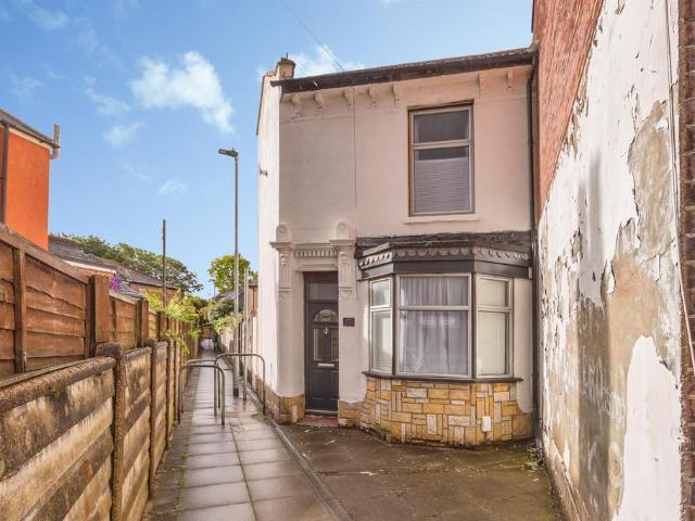 3 bedroom end of terrace house for sale