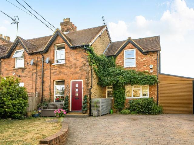 3 bedroom end of terrace house for sale