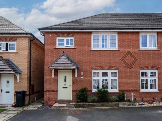 3 bedroom end of terrace house for sale