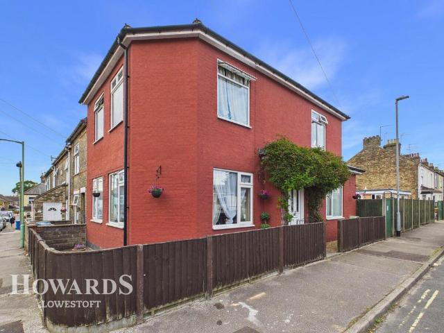 3 bedroom end of terrace house for sale