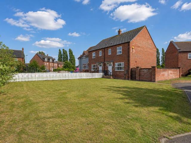3 bedroom end of terrace house for sale