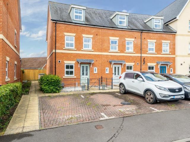 3 bedroom end of terrace house for sale