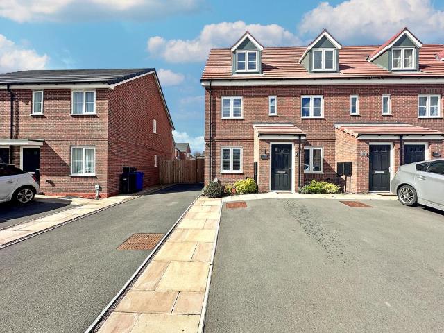 3 bedroom end of terrace house for sale