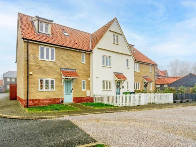 3 bedroom end of terrace house for sale