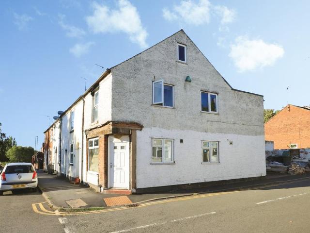 End of terrace house for sale