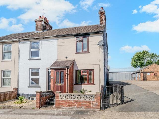 3 bedroom end of terrace house for sale