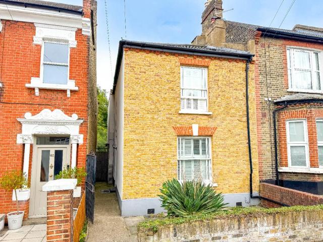 3 bedroom end of terrace house for sale