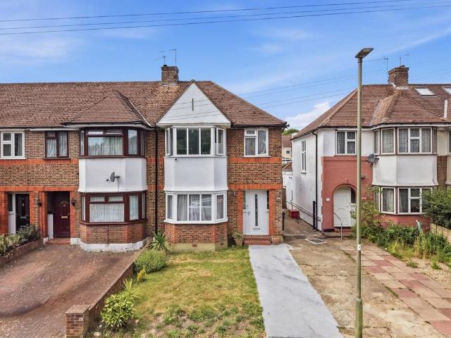 3 bedroom end of terrace house for sale