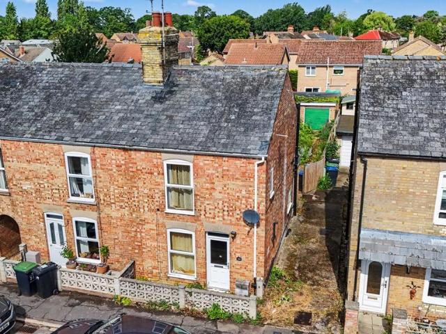 3 bedroom end of terrace house for sale