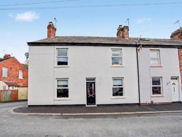 3 bedroom end of terrace house for sale