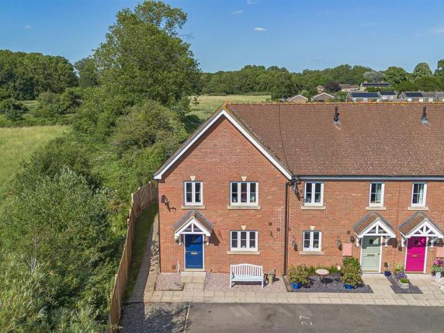 3 bedroom end of terrace house for sale