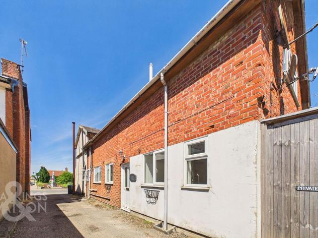 3 bedroom end of terrace house for sale