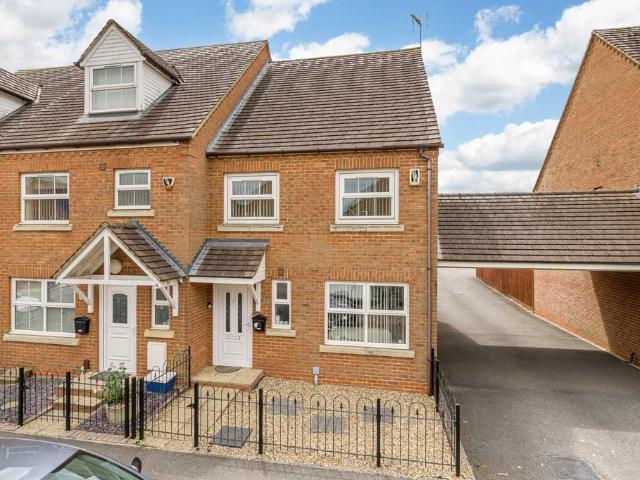 3 bedroom end of terrace house for sale