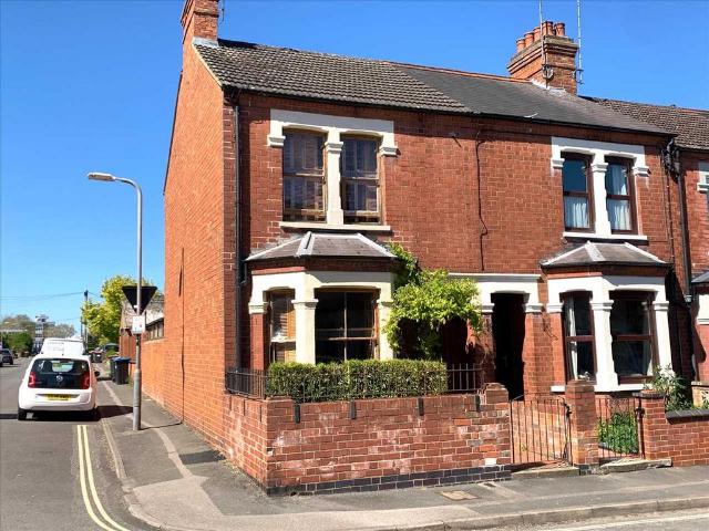 3 bedroom end of terrace house for sale
