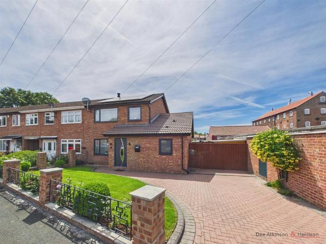 3 bedroom end of terrace house for sale
