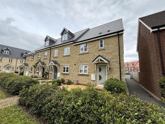 3 bedroom end of terrace house for sale