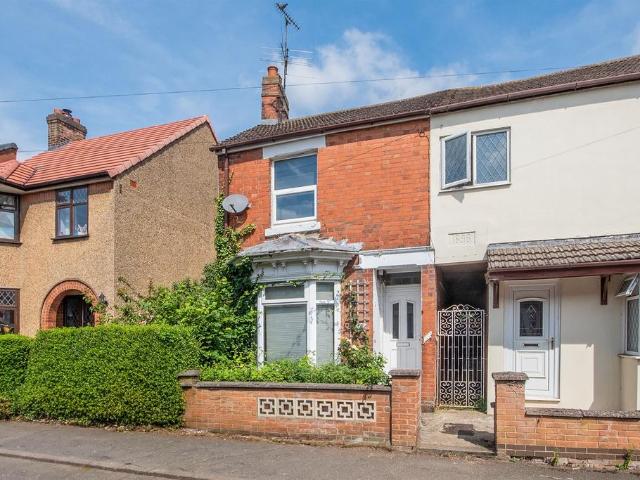 3 bedroom end of terrace house for sale