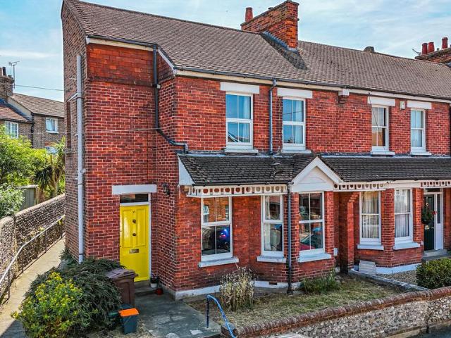 3 bedroom end of terrace house for sale