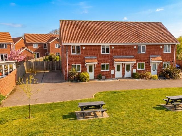 3 bedroom end of terrace house for sale