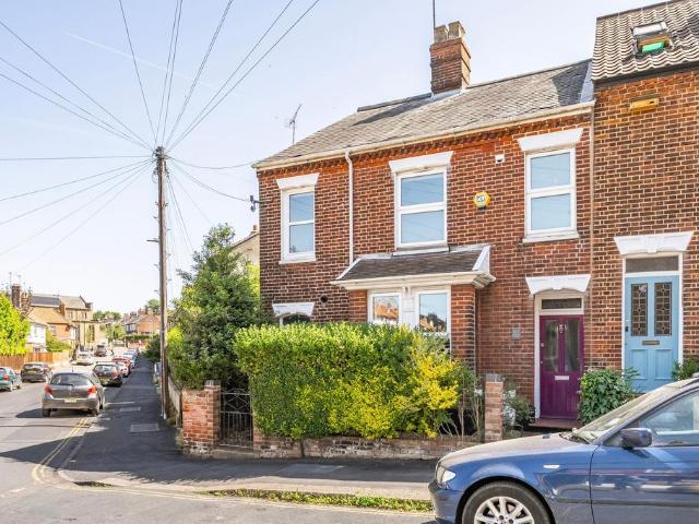 3 bedroom end of terrace house for sale