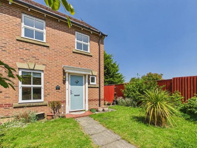 3 bedroom end of terrace house for sale