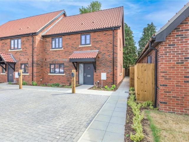 3 bedroom end of terrace house for sale