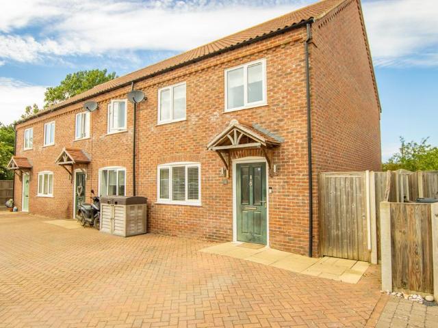 3 bedroom end of terrace house for sale