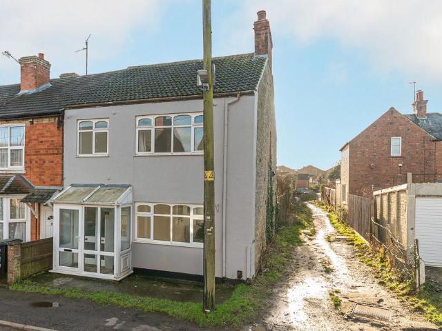 3 bedroom end of terrace house for sale