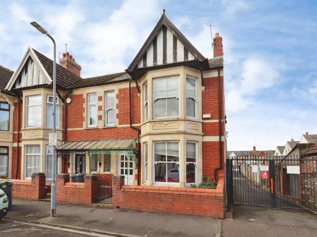 3 bedroom end of terrace house for sale