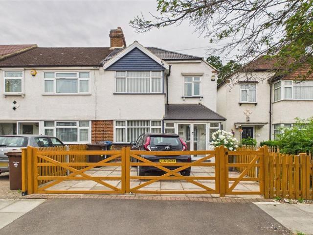 3 bedroom end of terrace house for sale