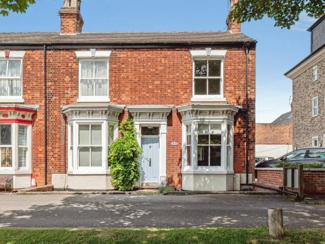 3 bedroom end of terrace house for sale