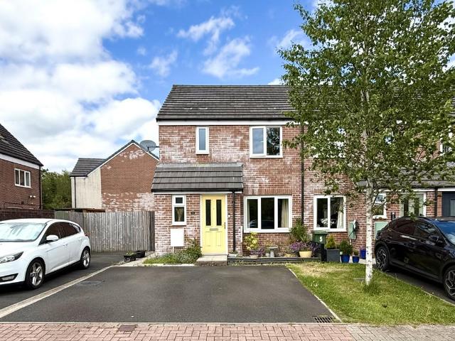 3 bedroom end of terrace house for sale