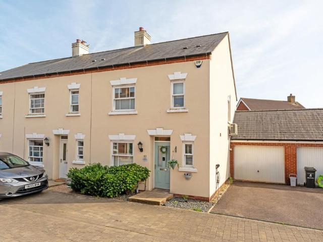3 bedroom end of terrace house for sale