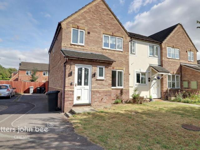 3 bedroom end of terrace house for sale