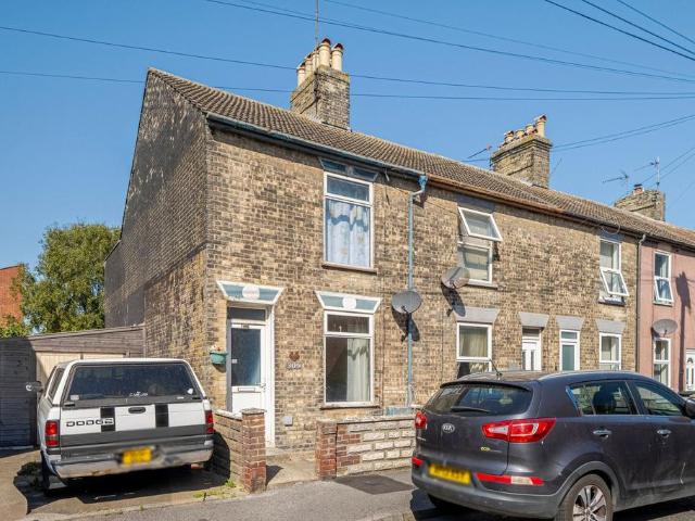 3 bedroom end of terrace house for sale