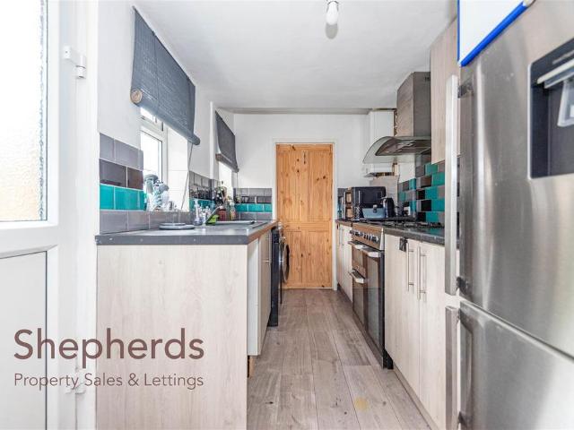 3 bedroom end of terrace house for sale