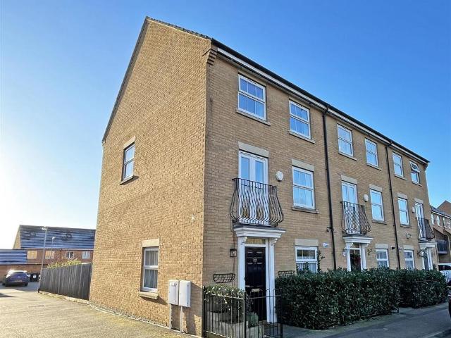 3 bedroom end of terrace house for sale